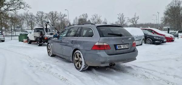 Pelēks BMW 525 2008 Valmiera, ar dzinēja tilpumu 3.00 L un nobraukumu 439 tūkst. km par 2350 €, foto 4 vietnē AUTOMOTO.COM.LV