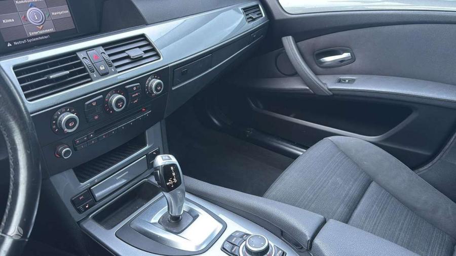 Grey BMW 525 2008 in Taurage, with an engine capacity of 2.99 L and mileage of 295 thousand km for 3800 €, photo 15 on AUTOMOTO.COM.LV
