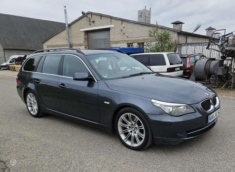 Grey BMW 525 2008 in Panevezys, with an engine capacity of 2.99 L and mileage of 297 thousand km for 3999 €, photo 3 on AUTOMOTO.COM.LV
