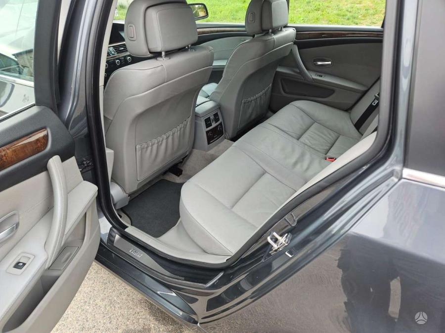 Grey BMW 525 2008 in Panevezys, with an engine capacity of 2.99 L and mileage of 297 thousand km for 3999 €, photo 8 on AUTOMOTO.COM.LV