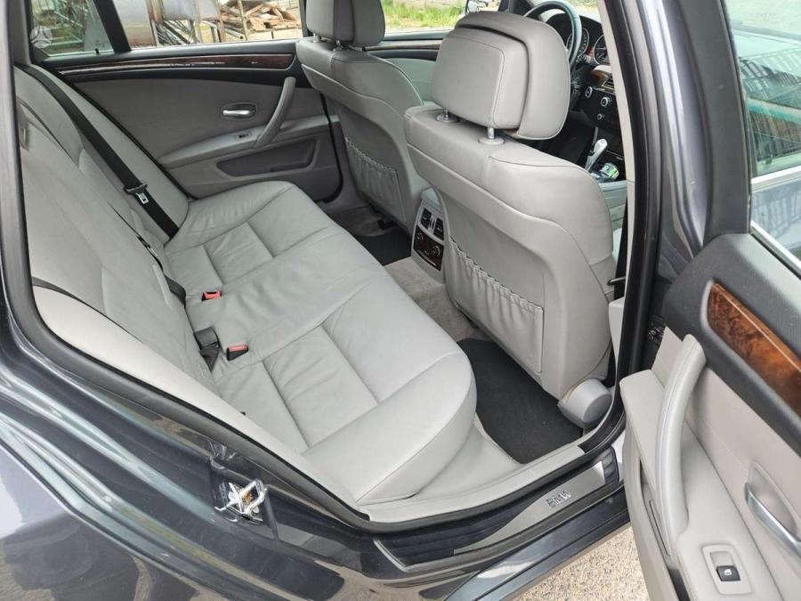 Grey BMW 525 2008 in Panevezys, with an engine capacity of 2.99 L and mileage of 297 thousand km for 3999 €, photo 9 on AUTOMOTO.COM.LV