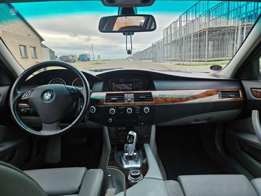 Grey BMW 525 2008 in Panevezys, with an engine capacity of 2.99 L and mileage of 297 thousand km for 3999 €, photo 10 on AUTOMOTO.COM.LV