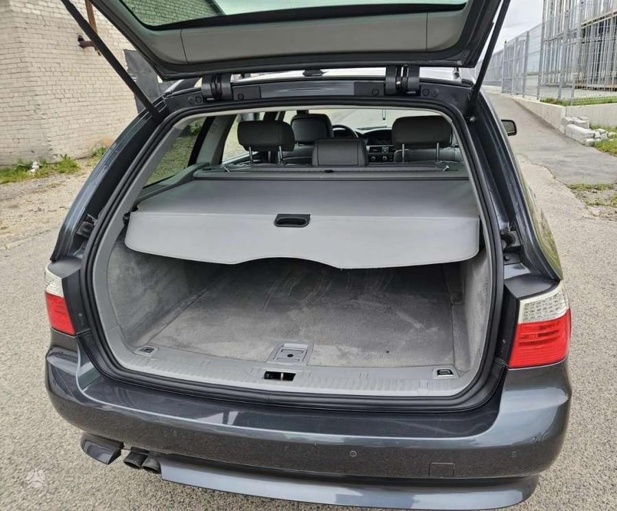 Grey BMW 525 2008 in Panevezys, with an engine capacity of 2.99 L and mileage of 297 thousand km for 3999 €, photo 13 on AUTOMOTO.COM.LV