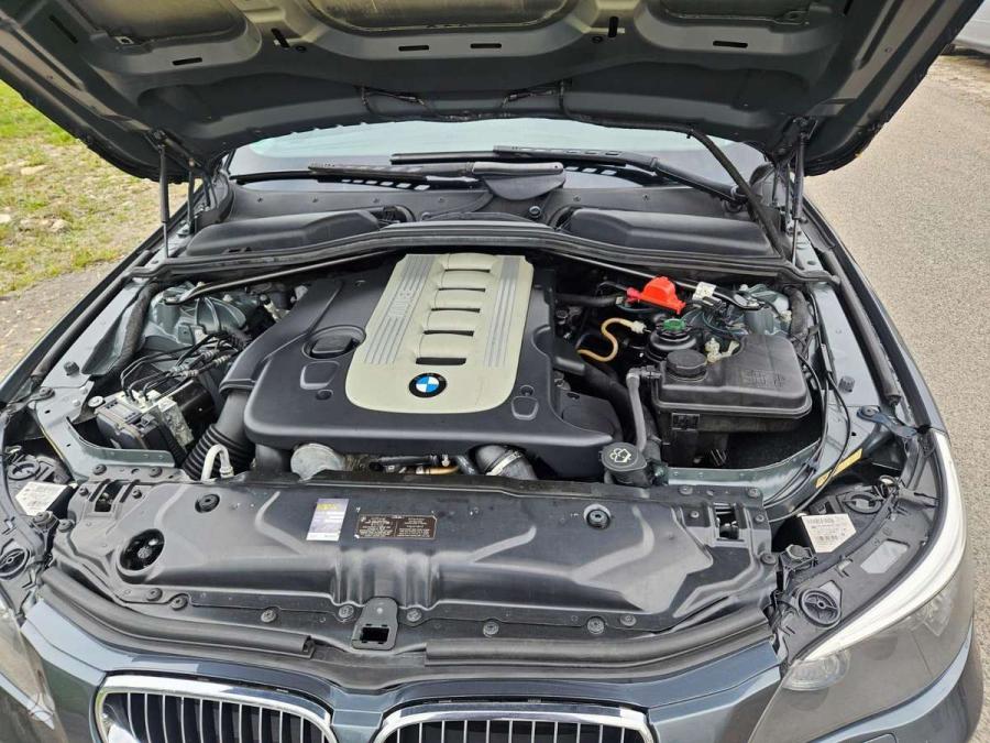Grey BMW 525 2008 in Panevezys, with an engine capacity of 2.99 L and mileage of 297 thousand km for 3999 €, photo 14 on AUTOMOTO.COM.LV