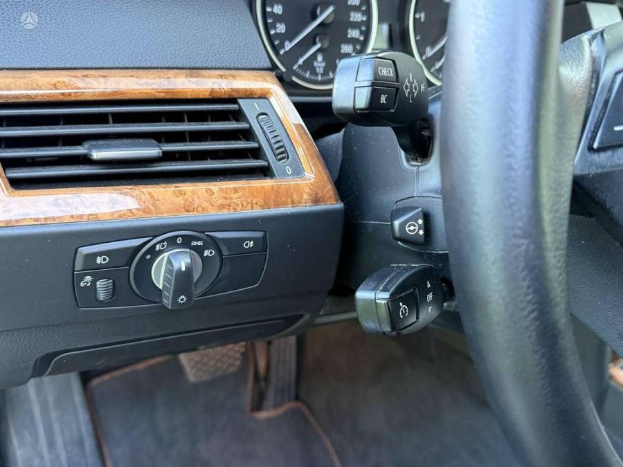Pelēks BMW 525 2008 Viļņa, ar dzinēja tilpumu 2.99 L un nobraukumu 314 tūkst. km par 4600 €, foto 9 vietnē AUTOMOTO.COM.LV