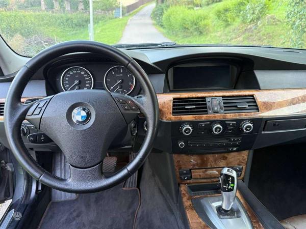 Grey BMW 525 2008 in Vilnius, with an engine capacity of 2.99 L and mileage of 314 thousand km for 4600 €, photo 9 on AUTOMOTO.COM.LV