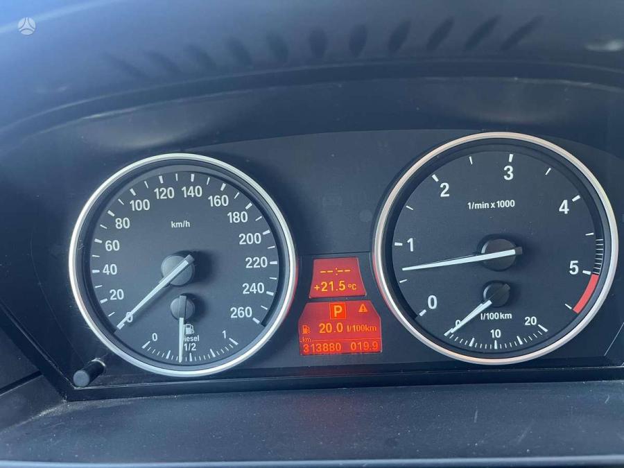 Pelēks BMW 525 2008 Viļņa, ar dzinēja tilpumu 2.99 L un nobraukumu 314 tūkst. km par 4600 €, foto 14 vietnē AUTOMOTO.COM.LV