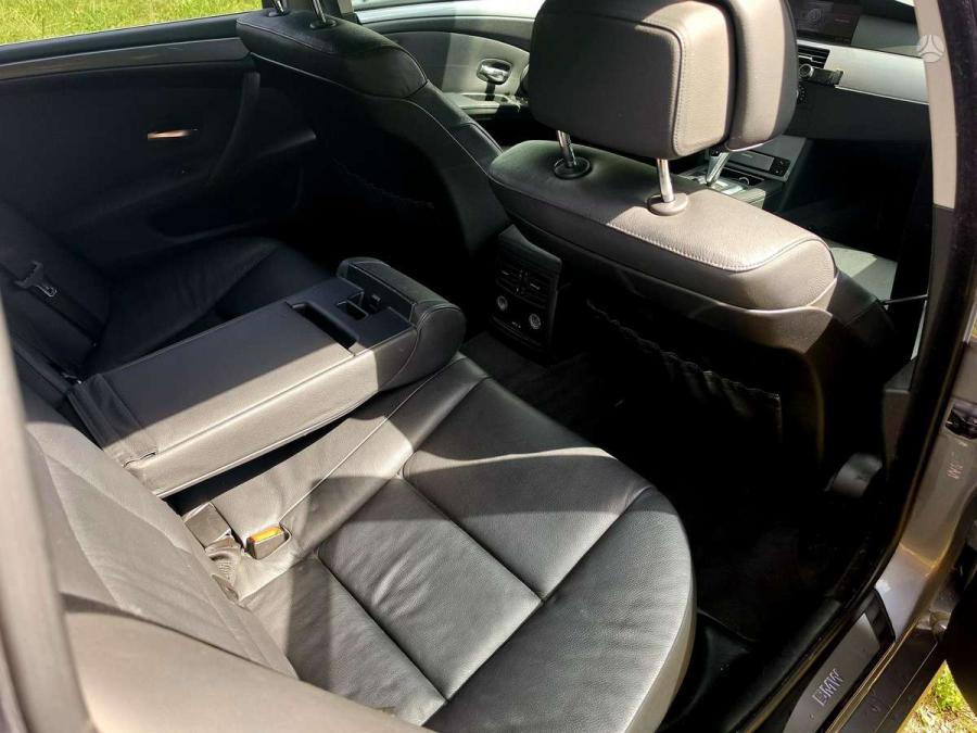 Grey BMW 525 2008 in Kaunas, with an engine capacity of 2.99 L and mileage of 320 thousand km for 3400 €, photo 9 on AUTOMOTO.COM.LV