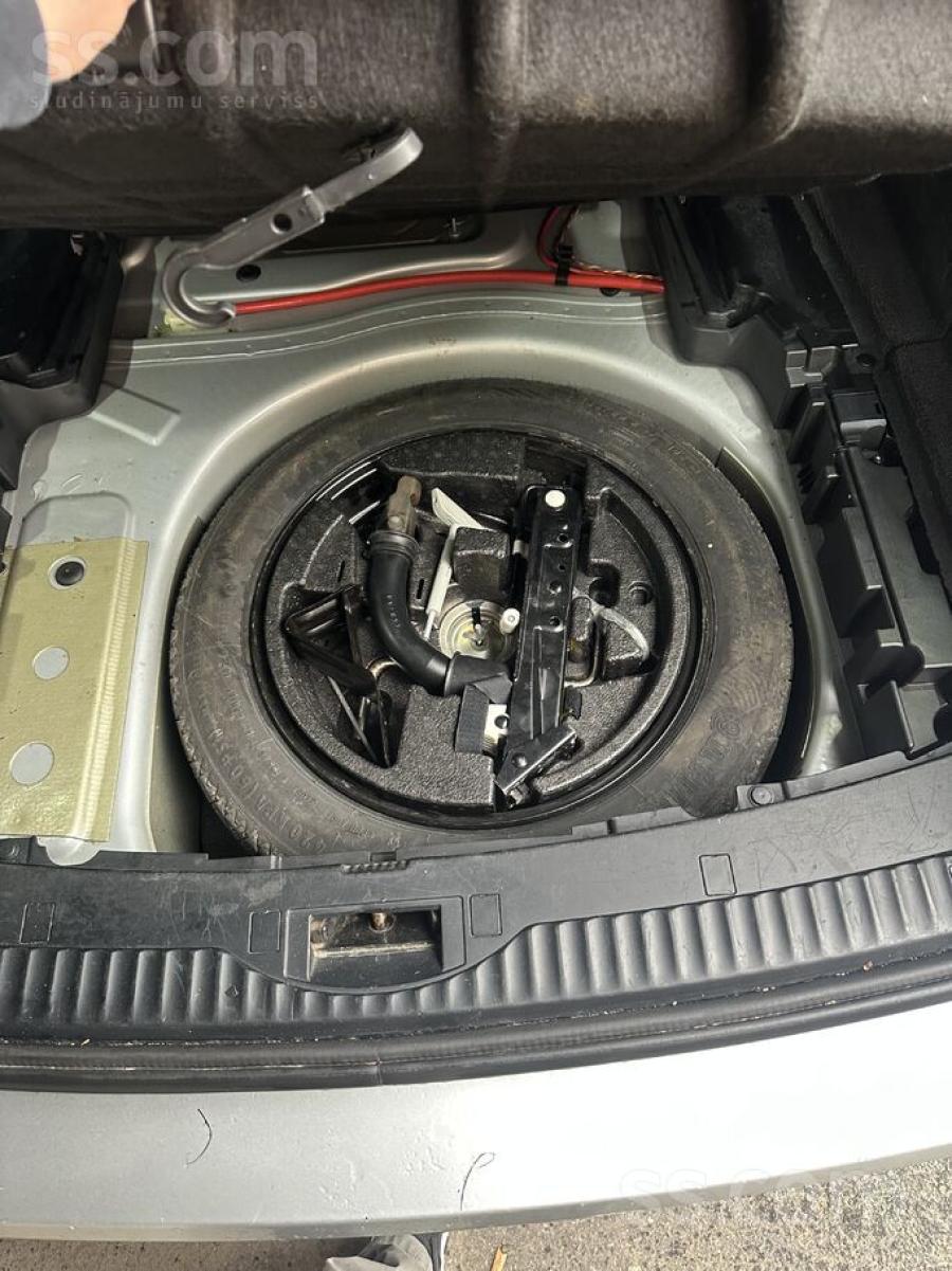 Pelēks BMW 525 2008 Daugavpils, ar dzinēja tilpumu 3.00 L un nobraukumu 340 tūkst. km par 4800 €, foto 16 vietnē AUTOMOTO.COM.LV