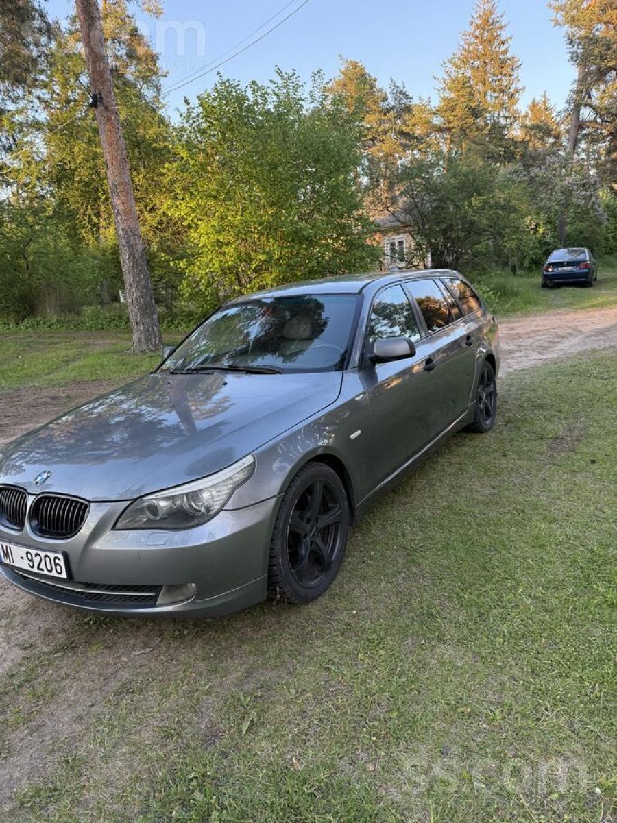 Grey BMW 525 2009 in Dobele, with an engine capacity of 3.00 L and mileage of 377 thousand km for 2200 €, photo 2 on AUTOMOTO.COM.LV