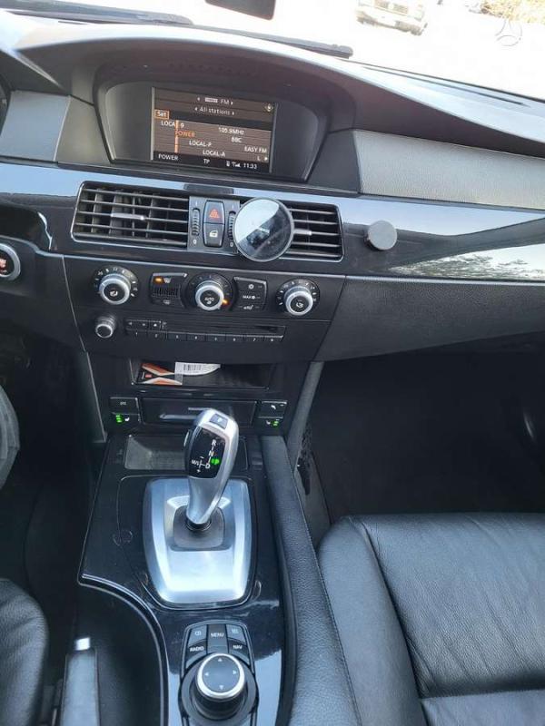 Grey BMW 525 2009 in Vilnius, with an engine capacity of 2.99 L and mileage of 327 thousand km for 4300 €, photo 10 on AUTOMOTO.COM.LV