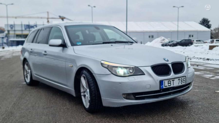Grey BMW 525 2009 in Vilnius, with an engine capacity of 2.99 L and mileage of 323 thousand km for 3500 €, photo 7 on AUTOMOTO.COM.LV