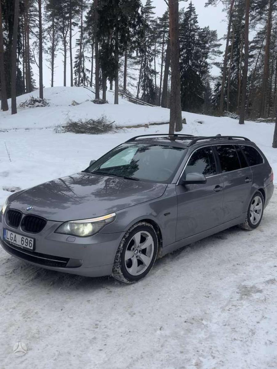 Grey BMW 525 2009 in Anyksciai, with an engine capacity of 2.99 L and mileage of 390 thousand km for 3450 €, photo 1 on AUTOMOTO.COM.LV
