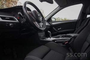 Grey BMW 525 2009 in Riga, with an engine capacity of 3.00 L and mileage of 300 thousand km for 4990 €, photo 11 on AUTOMOTO.COM.LV