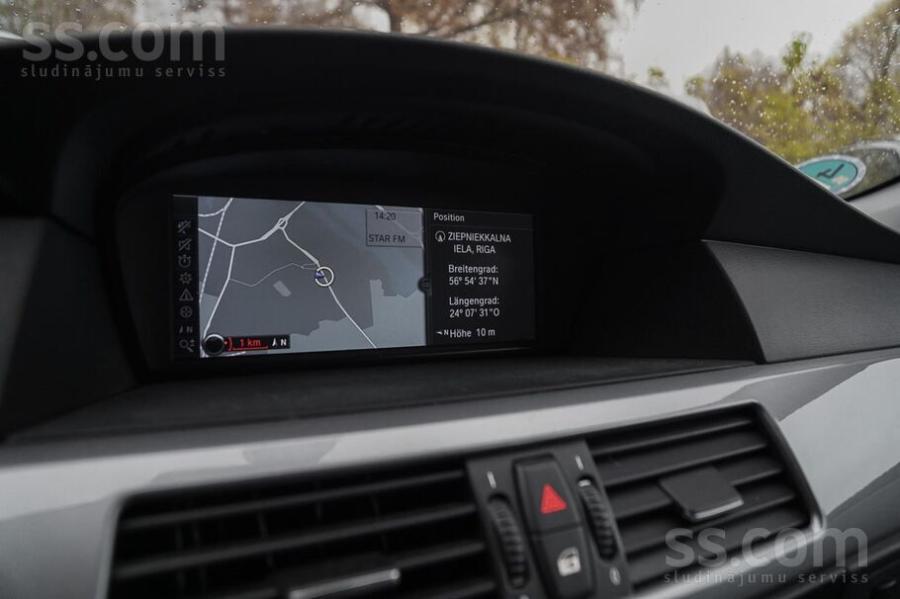 Grey BMW 525 2009 in Riga, with an engine capacity of 3.00 L and mileage of 300 thousand km for 4990 €, photo 13 on AUTOMOTO.COM.LV