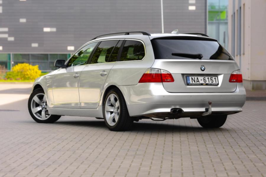 Grey BMW 525 2009 in Riga, with an engine capacity of 3.00 L and mileage of 296 thousand km for 5500 €, photo 5 on AUTOMOTO.COM.LV