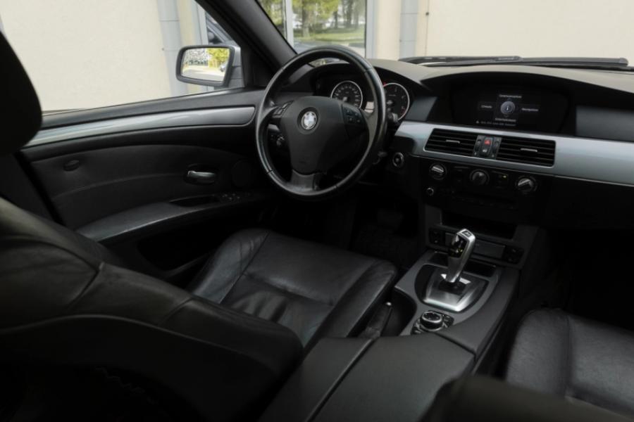 Grey BMW 525 2009 in Riga, with an engine capacity of 3.00 L and mileage of 296 thousand km for 5500 €, photo 8 on AUTOMOTO.COM.LV