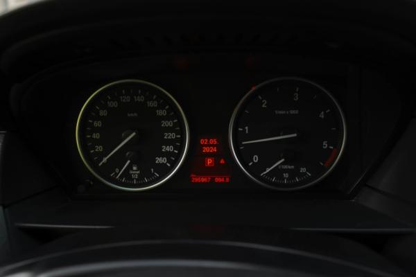 Pelēks BMW 525 2009 Rīga, ar dzinēja tilpumu 3.00 L un nobraukumu 296 tūkst. km par 5500 €, foto 9 vietnē AUTOMOTO.COM.LV