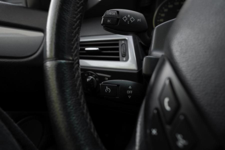 Grey BMW 525 2009 in Riga, with an engine capacity of 3.00 L and mileage of 296 thousand km for 5500 €, photo 11 on AUTOMOTO.COM.LV