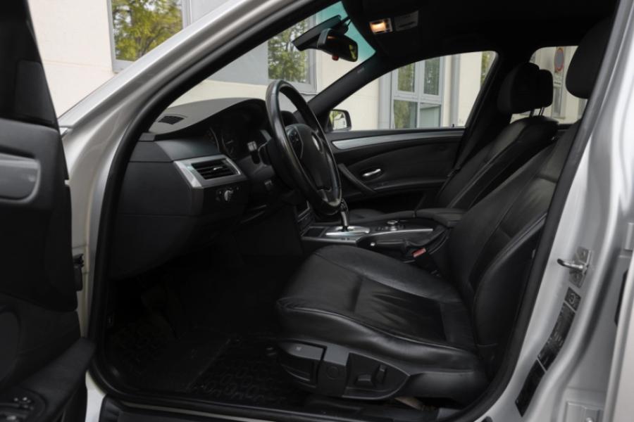 Grey BMW 525 2009 in Riga, with an engine capacity of 3.00 L and mileage of 296 thousand km for 5500 €, photo 12 on AUTOMOTO.COM.LV