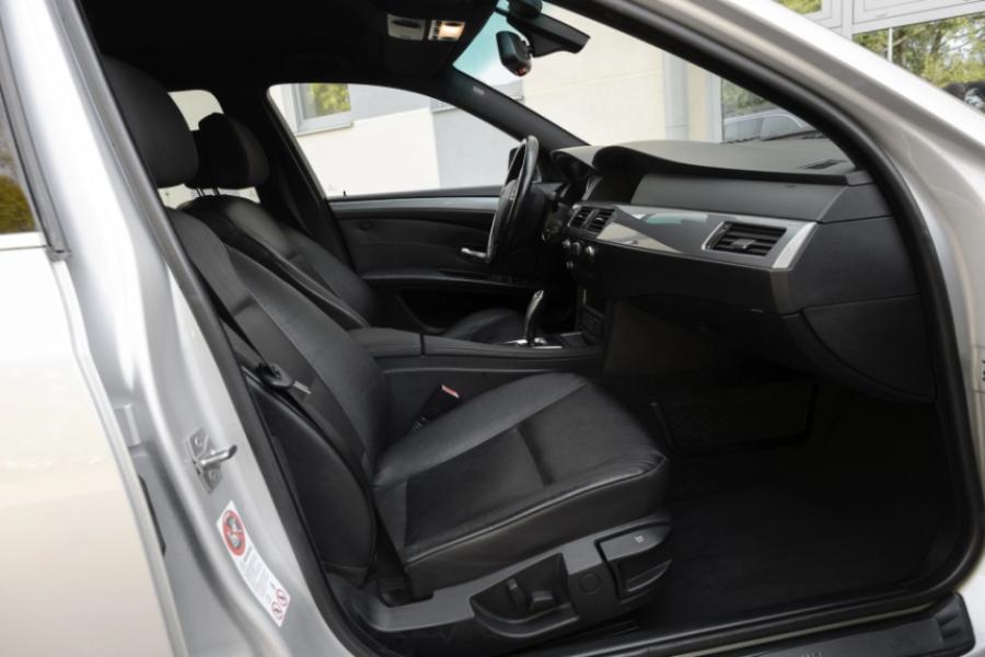 Grey BMW 525 2009 in Riga, with an engine capacity of 3.00 L and mileage of 296 thousand km for 5500 €, photo 13 on AUTOMOTO.COM.LV