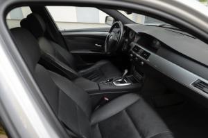 Grey BMW 525 2009 in Riga, with an engine capacity of 3.00 L and mileage of 296 thousand km for 5500 €, photo 14 on AUTOMOTO.COM.LV