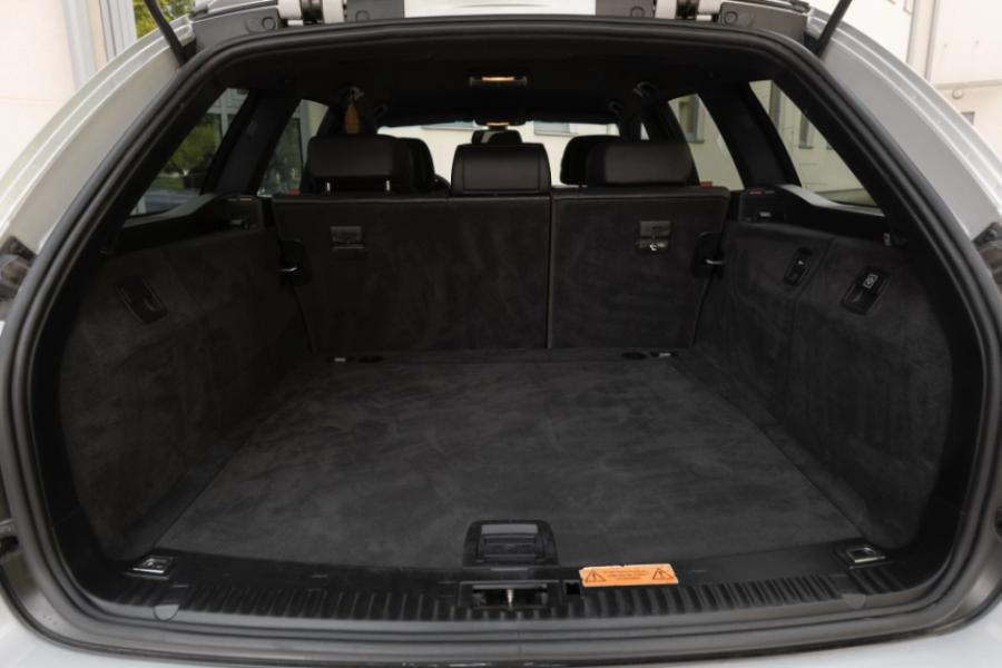 Grey BMW 525 2009 in Riga, with an engine capacity of 3.00 L and mileage of 296 thousand km for 5500 €, photo 17 on AUTOMOTO.COM.LV