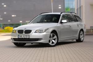Pelēks BMW 525 2009 Jelgava, ar dzinēja tilpumu 3.00 L un nobraukumu 296 tūkst. km par 3900 €, foto  vietnē AUTOMOTO.COM.LV