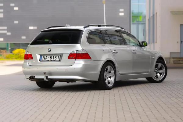 Grey BMW 525 2009 in Jelgava, with an engine capacity of 3.00 L and mileage of 296 thousand km for 3900 €, photo 5 on AUTOMOTO.COM.LV
