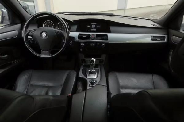 Grey BMW 525 2009 in Jelgava, with an engine capacity of 3.00 L and mileage of 296 thousand km for 3900 €, photo 8 on AUTOMOTO.COM.LV
