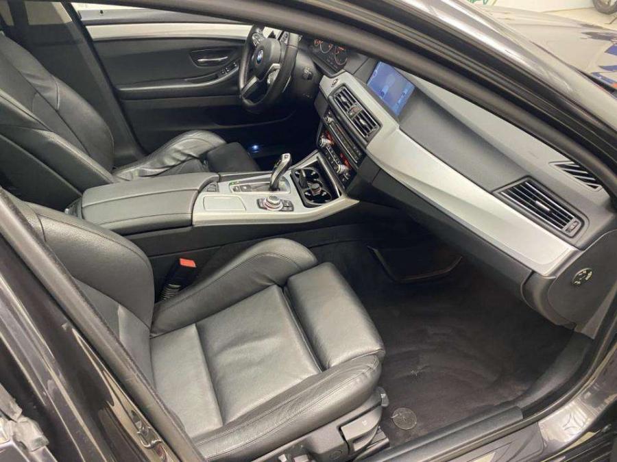Grey BMW 525 2010 in Radviliskis, with an engine capacity of 2.99 L and mileage of 0 thousand km for 6950 €, photo 8 on AUTOMOTO.COM.LV