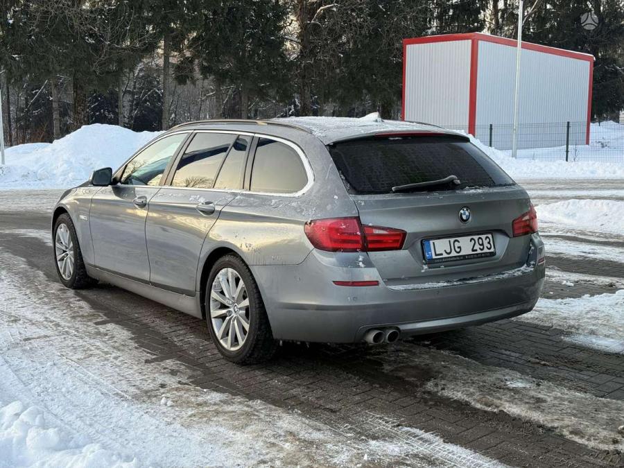 Pelēks BMW 525 2010 Viļņa, ar dzinēja tilpumu 2.99 L un nobraukumu 291 tūkst. km par 6800 €, foto 10 vietnē AUTOMOTO.COM.LV