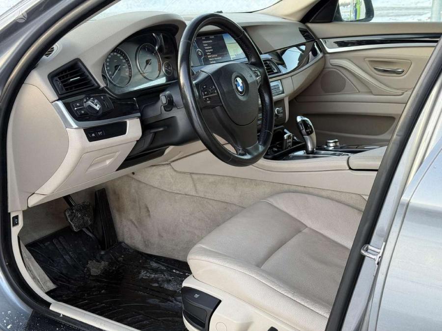 Pelēks BMW 525 2010 Viļņa, ar dzinēja tilpumu 2.99 L un nobraukumu 291 tūkst. km par 6800 €, foto 13 vietnē AUTOMOTO.COM.LV
