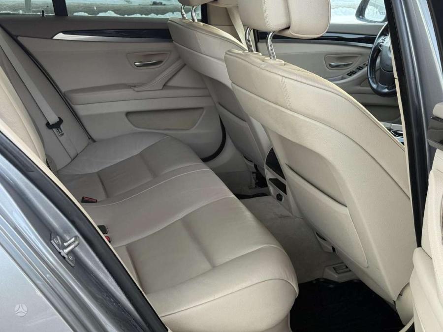 Pelēks BMW 525 2010 Viļņa, ar dzinēja tilpumu 2.99 L un nobraukumu 291 tūkst. km par 6800 €, foto 18 vietnē AUTOMOTO.COM.LV