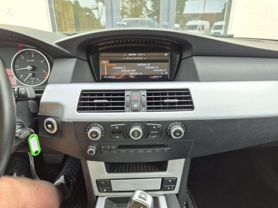 Pelēks BMW 525 2010 Marijampole, ar dzinēja tilpumu 2.99 L un nobraukumu 322 tūkst. km par 4500 €, foto 19 vietnē AUTOMOTO.COM.LV