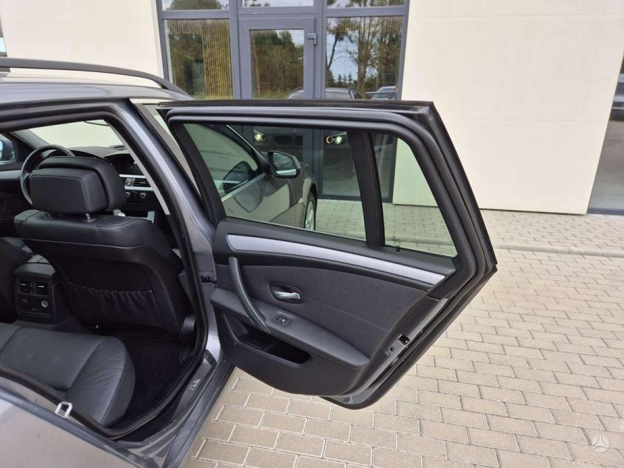 Pelēks BMW 525 2010 Marijampole, ar dzinēja tilpumu 2.99 L un nobraukumu 322 tūkst. km par 4500 €, foto 24 vietnē AUTOMOTO.COM.LV