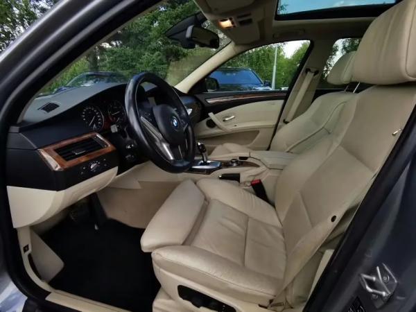 Pelēks BMW 525 2010 Kuldīga, ar dzinēja tilpumu 3.00 L un nobraukumu 221 tūkst. km par 7500 €, foto 9 vietnē AUTOMOTO.COM.LV