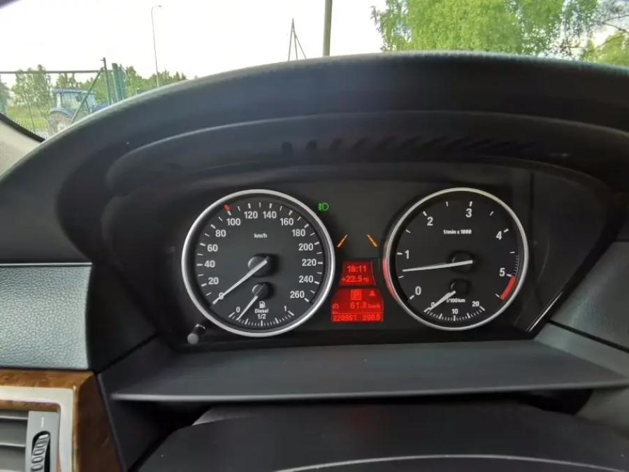 Pelēks BMW 525 2010 Kuldīga, ar dzinēja tilpumu 3.00 L un nobraukumu 221 tūkst. km par 7500 €, foto 13 vietnē AUTOMOTO.COM.LV