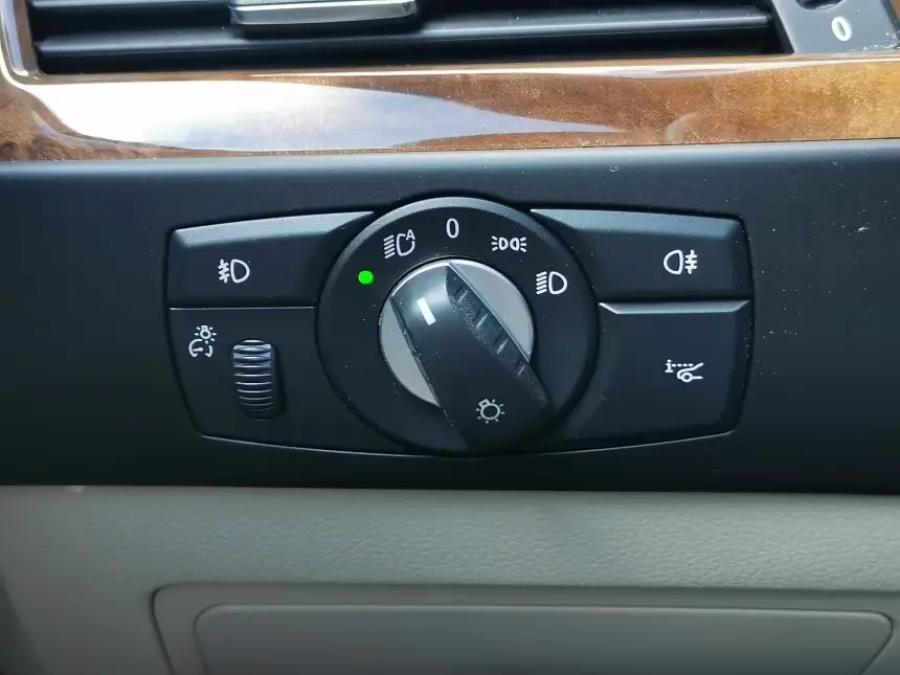 Pelēks BMW 525 2010 Kuldīga, ar dzinēja tilpumu 3.00 L un nobraukumu 221 tūkst. km par 7500 €, foto 16 vietnē AUTOMOTO.COM.LV