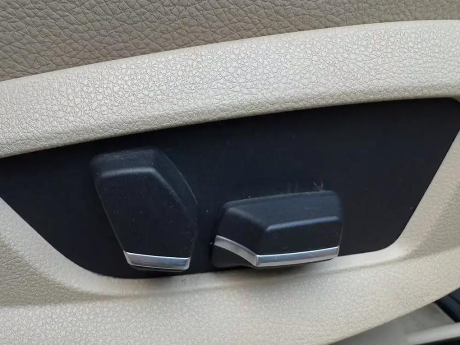 Pelēks BMW 525 2010 Rīga, ar dzinēja tilpumu 3.00 L un nobraukumu 346 tūkst. km par 5990 €, foto 11 vietnē AUTOMOTO.COM.LV