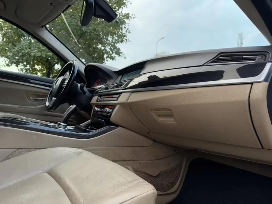 Pelēks BMW 525 2010 Rīga, ar dzinēja tilpumu 3.00 L un nobraukumu 346 tūkst. km par 5990 €, foto 12 vietnē AUTOMOTO.COM.LV