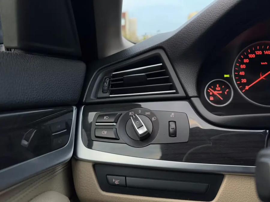 Pelēks BMW 525 2010 Rīga, ar dzinēja tilpumu 3.00 L un nobraukumu 346 tūkst. km par 5990 €, foto 17 vietnē AUTOMOTO.COM.LV