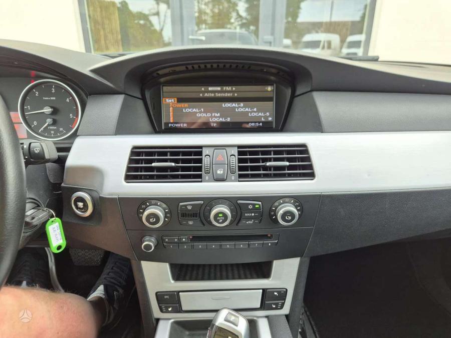Pelēks BMW 525 2010 Marijampole, ar dzinēja tilpumu 2.99 L un nobraukumu 322 tūkst. km par 4400 €, foto 17 vietnē AUTOMOTO.COM.LV