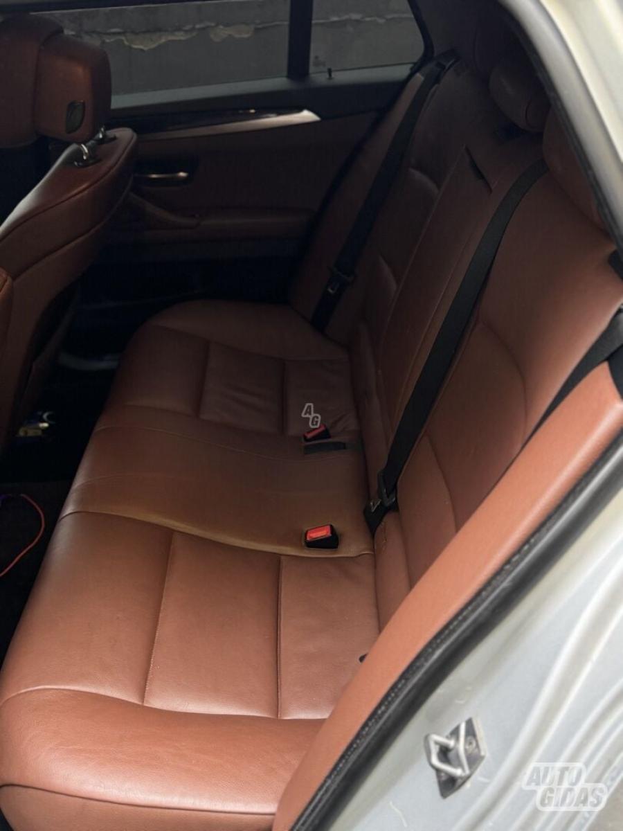Grey BMW 525 2011 in Vilnius, with an engine capacity of 3.00 L and mileage of 295 thousand km for 9000 €, photo 12 on AUTOMOTO.COM.LV