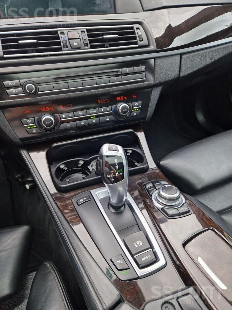 Pelēks BMW 525 2011 Ogre, ar dzinēja tilpumu 3.00 L un nobraukumu 284 tūkst. km par 8900 €, foto 18 vietnē AUTOMOTO.COM.LV