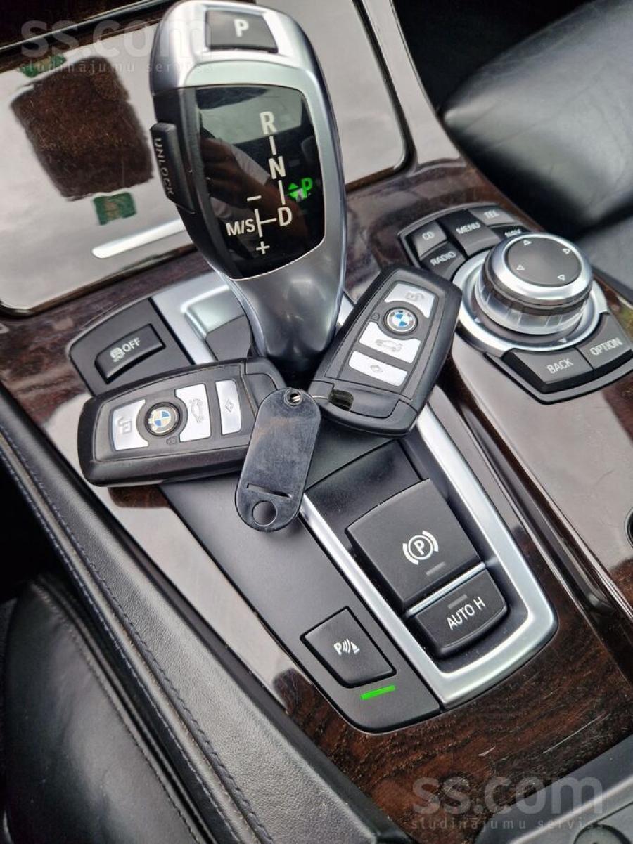 Pelēks BMW 525 2011 Ogre, ar dzinēja tilpumu 3.00 L un nobraukumu 284 tūkst. km par 8900 €, foto 19 vietnē AUTOMOTO.COM.LV