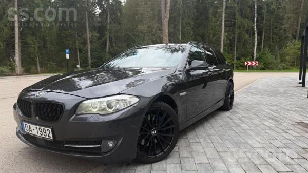 Pelēks BMW 525 2011 Ogre, ar dzinēja tilpumu 3.00 L un nobraukumu 360 tūkst. km par 7650 €, foto 1 vietnē AUTOMOTO.COM.LV