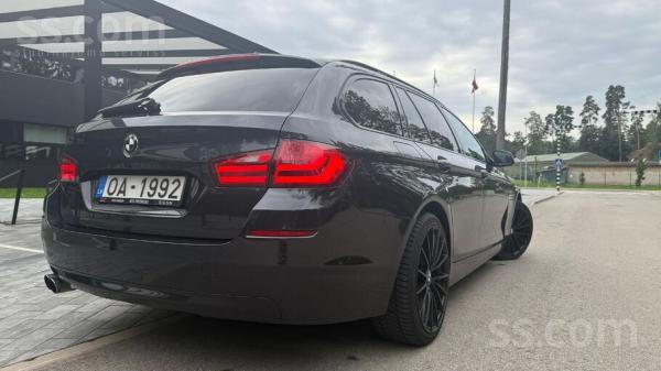 Pelēks BMW 525 2011 Ogre, ar dzinēja tilpumu 3.00 L un nobraukumu 360 tūkst. km par 7650 €, foto 3 vietnē AUTOMOTO.COM.LV
