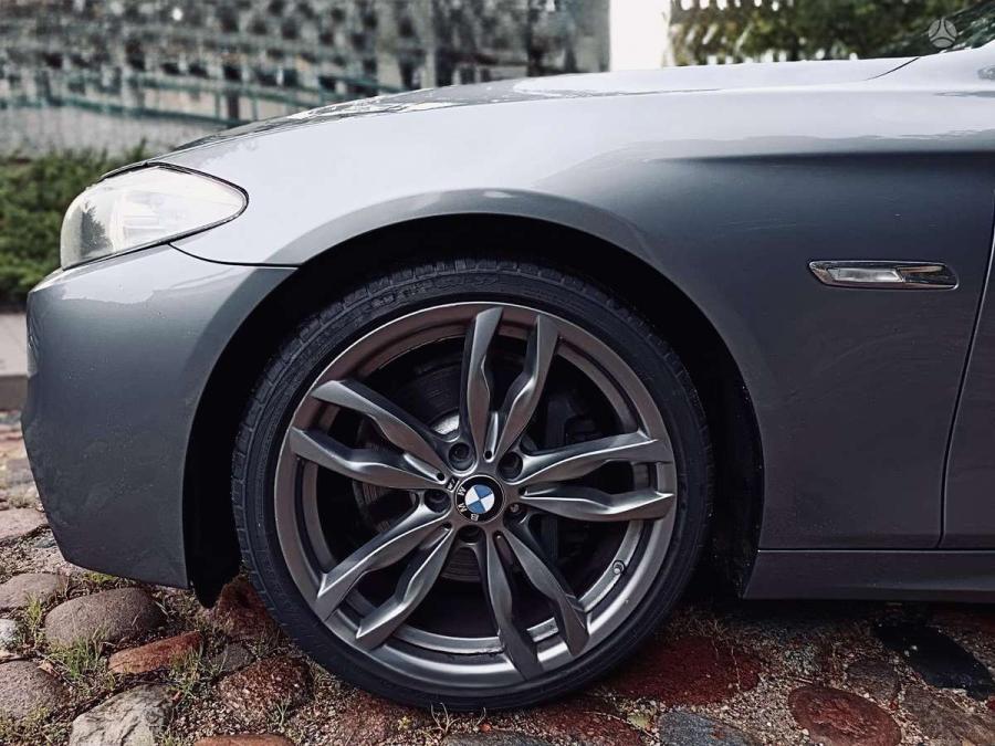 Grey BMW 525 2011 in Utena, with an engine capacity of 2.00 L and mileage of 215 thousand km for 11750 €, photo 25 on AUTOMOTO.COM.LV