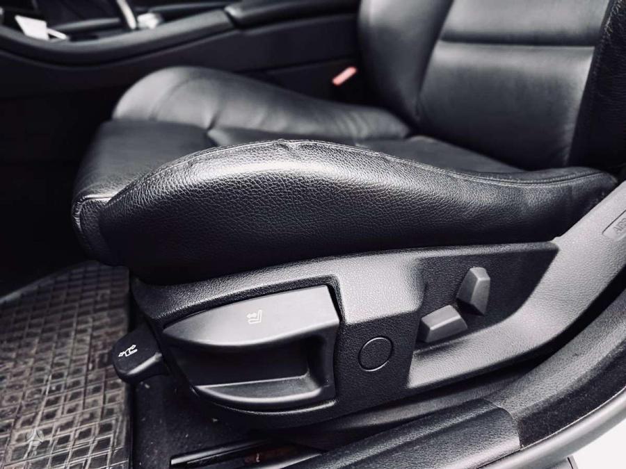 Grey BMW 525 2011 in Utena, with an engine capacity of 2.00 L and mileage of 215 thousand km for 11750 €, photo 42 on AUTOMOTO.COM.LV